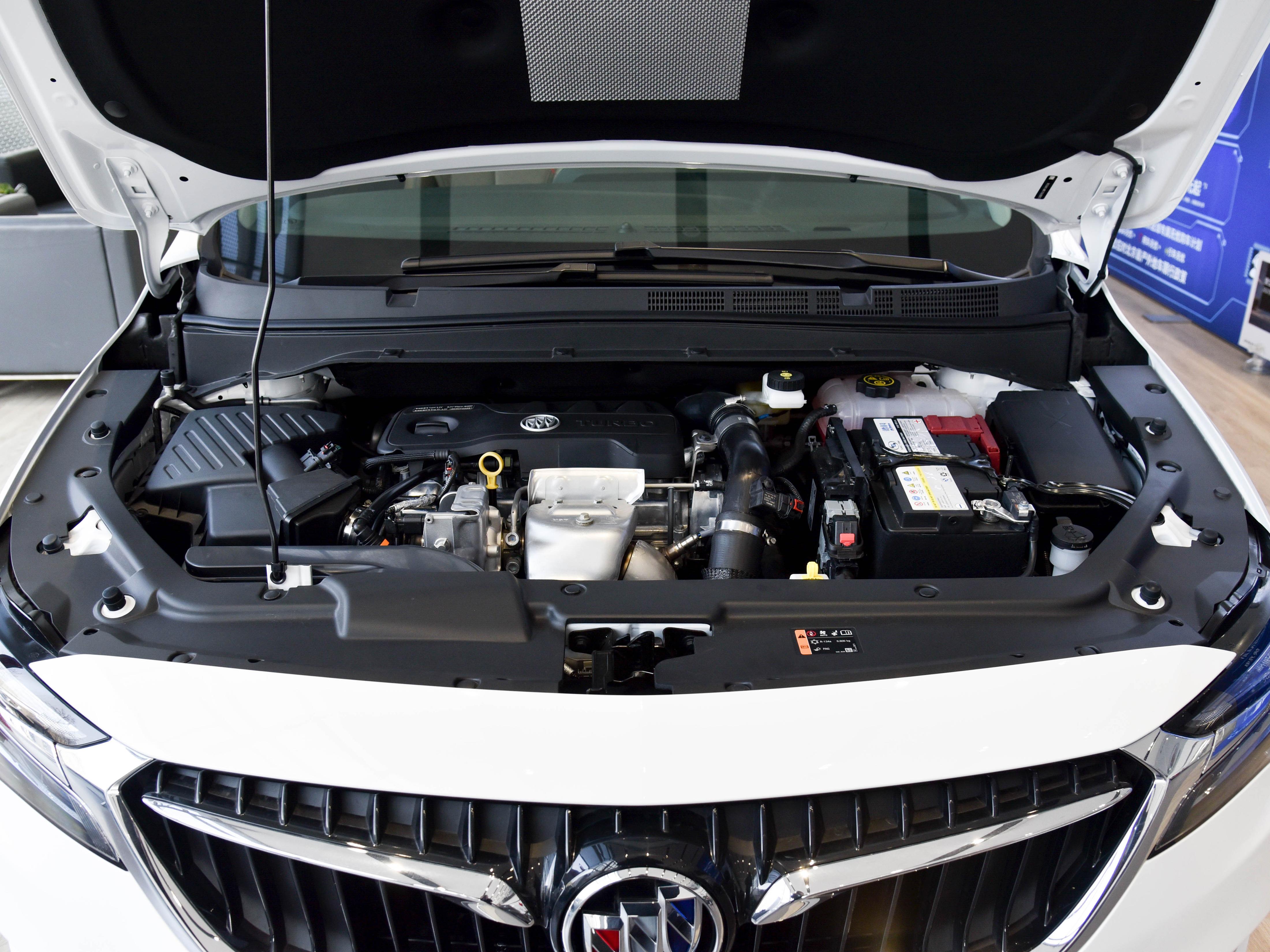 Joint venture large six-seater home MPV, high dual screen configuration, fuel consumption 6.1L ...