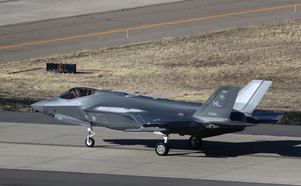 The US Air Force's 1,000 F35 plan failed, the F22's retirement is imminent, and the Chinese J-20 ...
