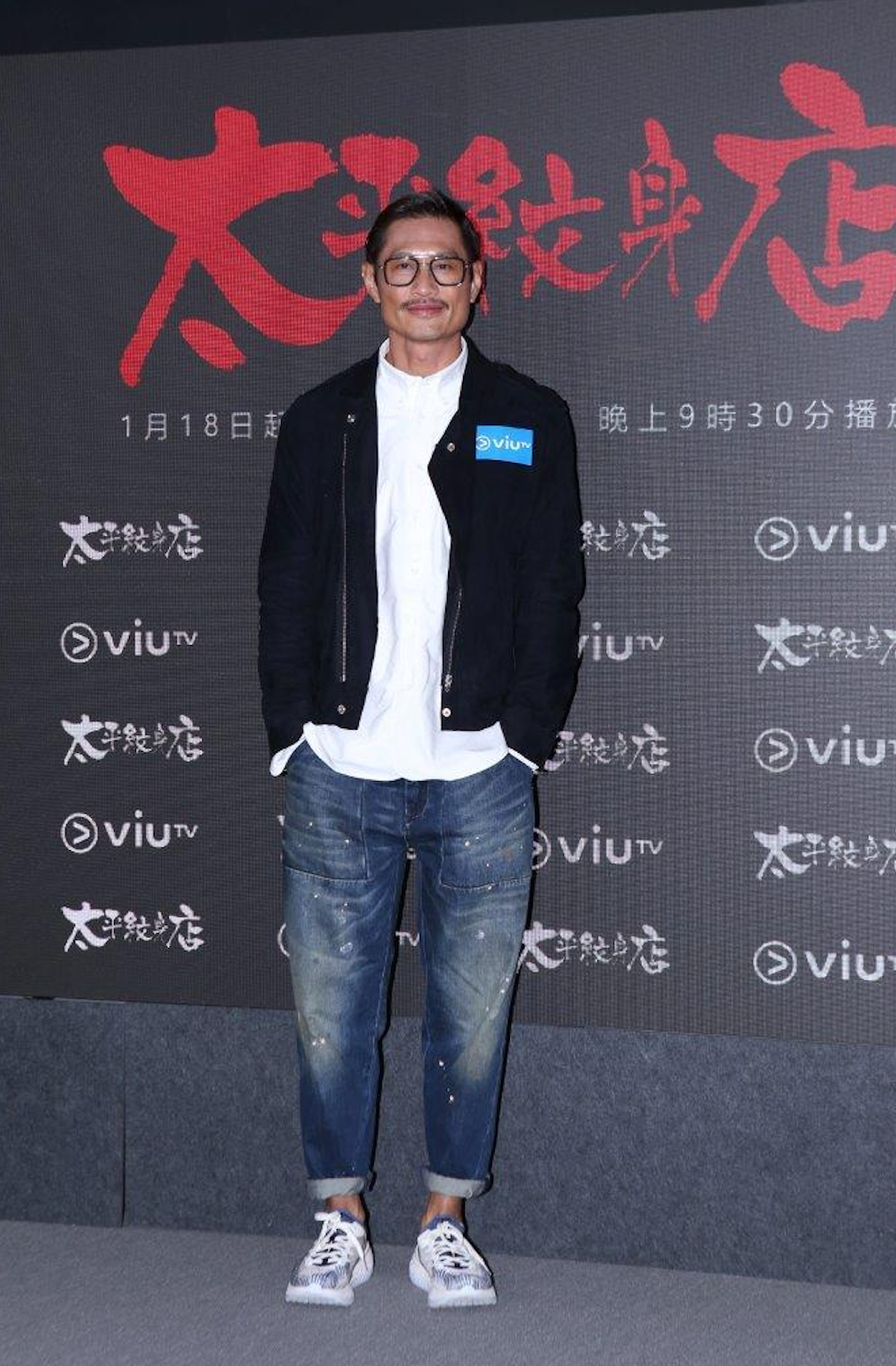 Huang Debin took the Hong Kong version of "Uncle's Love" by default ...