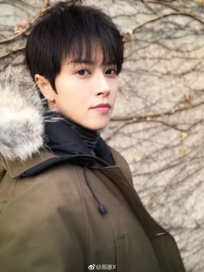 Xing En, the female artist who was turned into a costume male lead by ...