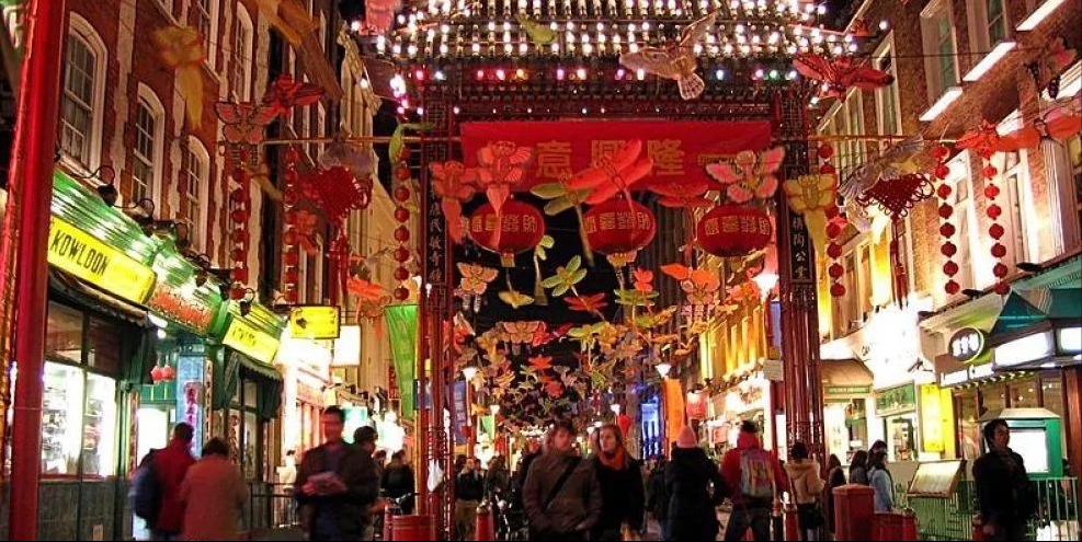 Why are there so many Chinese (Chinese) in Peru thousands of miles away ...