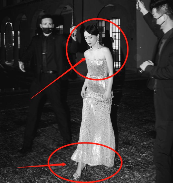 46-year-old Zhou Xun's work picture was exposed, wearing a tight skirt and slim body, but the ...
