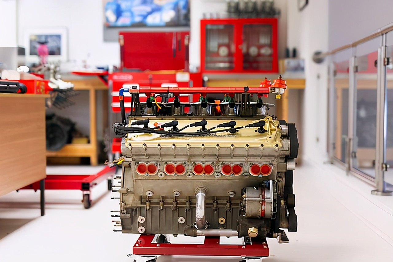 One of the earliest V10 engines in F1 history: Alfa Romeo V1035 engine ...