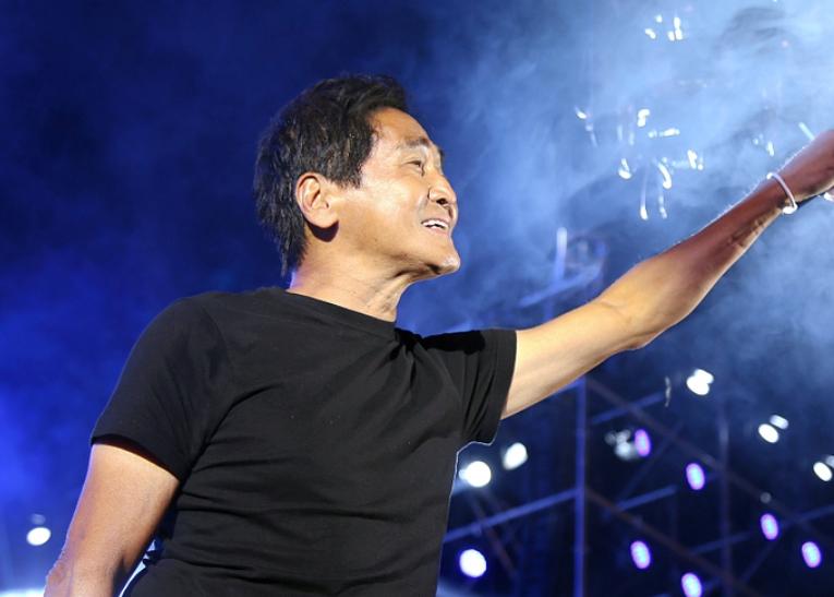 61-year-old Qi Qin appeared in business performances, too hard, his ...