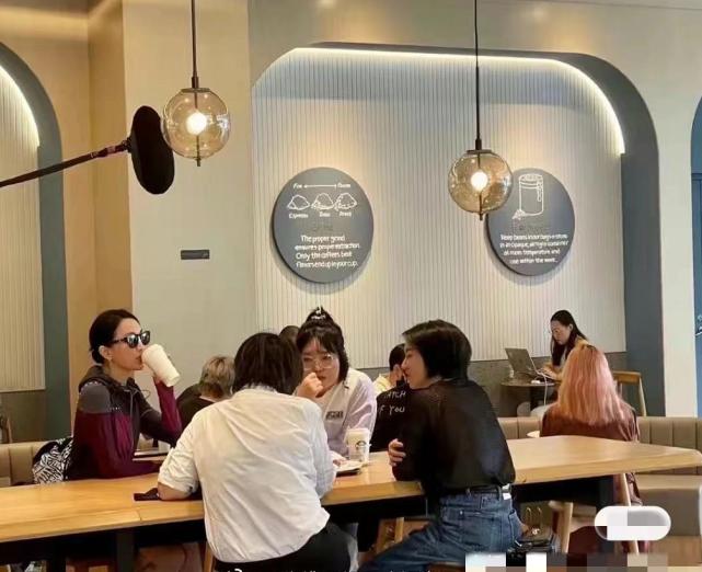 Encountered Zhou Xun, Aya and Li Xueqin in the same frame, 46-year-old ...