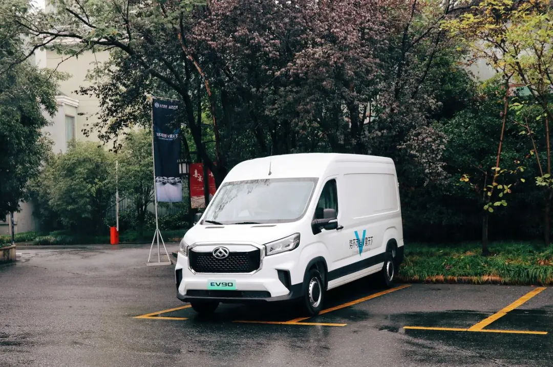 Test drive SAIC MAXUS EV90: The space is so big that there are no ...