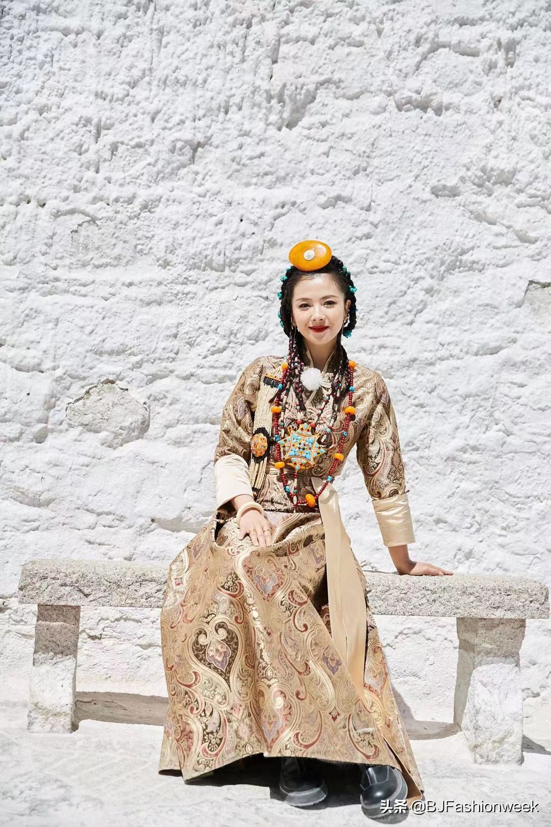 Liu Tao in Tibetan clothes is so beautiful, like a girl who has ...