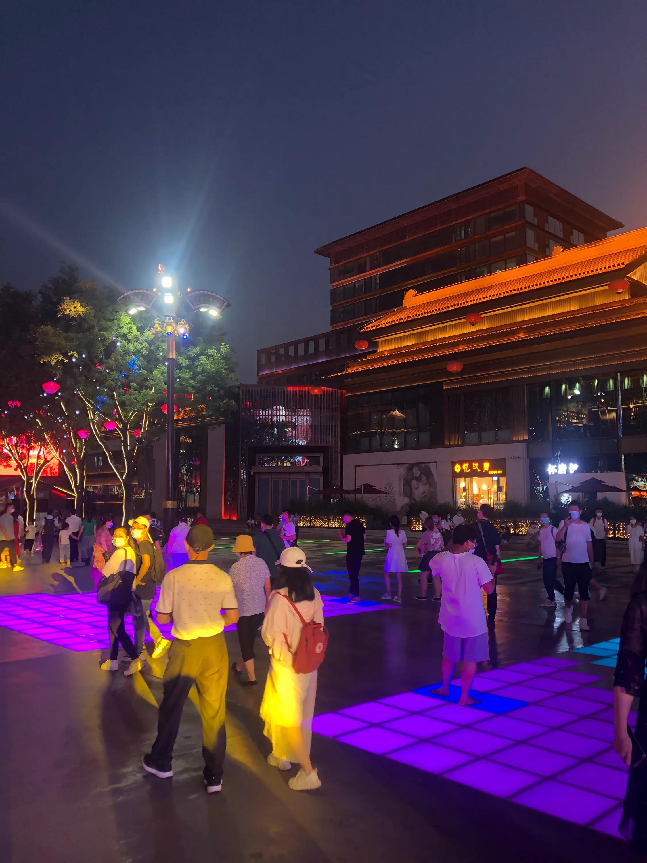 Brilliant Chinese Night in Xi'an - iNEWS