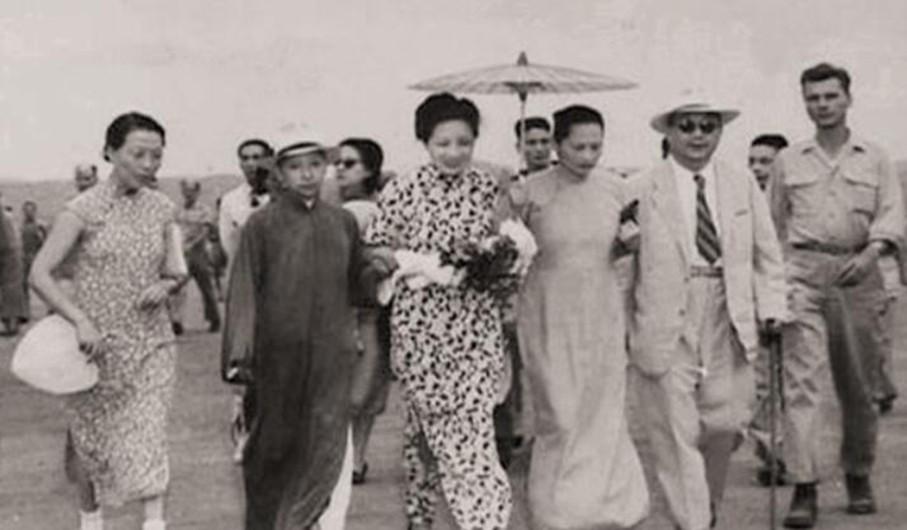 In 1946, Kong Lingjun was molested by Long Yun's son. The two sides drew guns and shot each ...