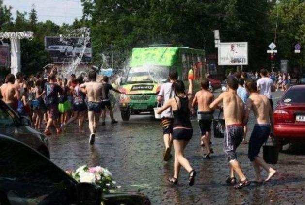 Ukrainian Songkran Festival, hot women splashing water all over the ...