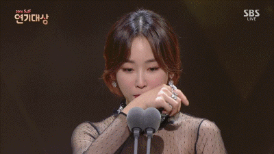 Actress crying scene dynamic picture - iNEWS