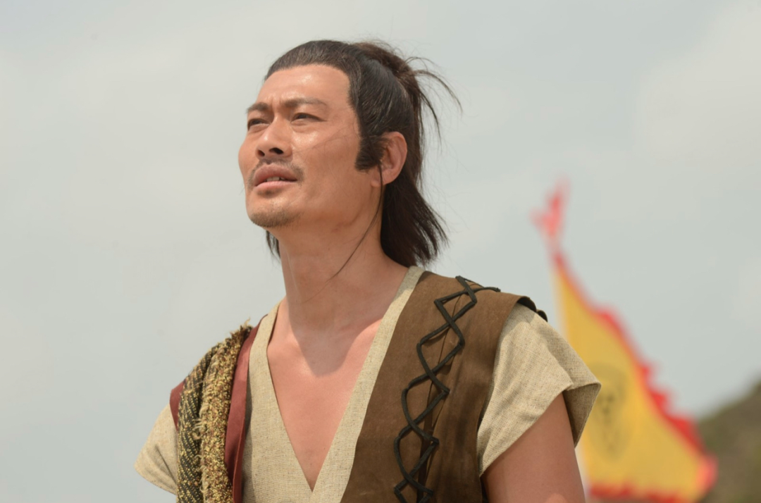The older you get, the more stylish! 57-year-old actor Huang Debin ...