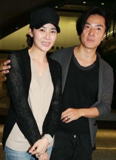 Ekin Cheng and his wife showed up in the park for fitness, and the live ...