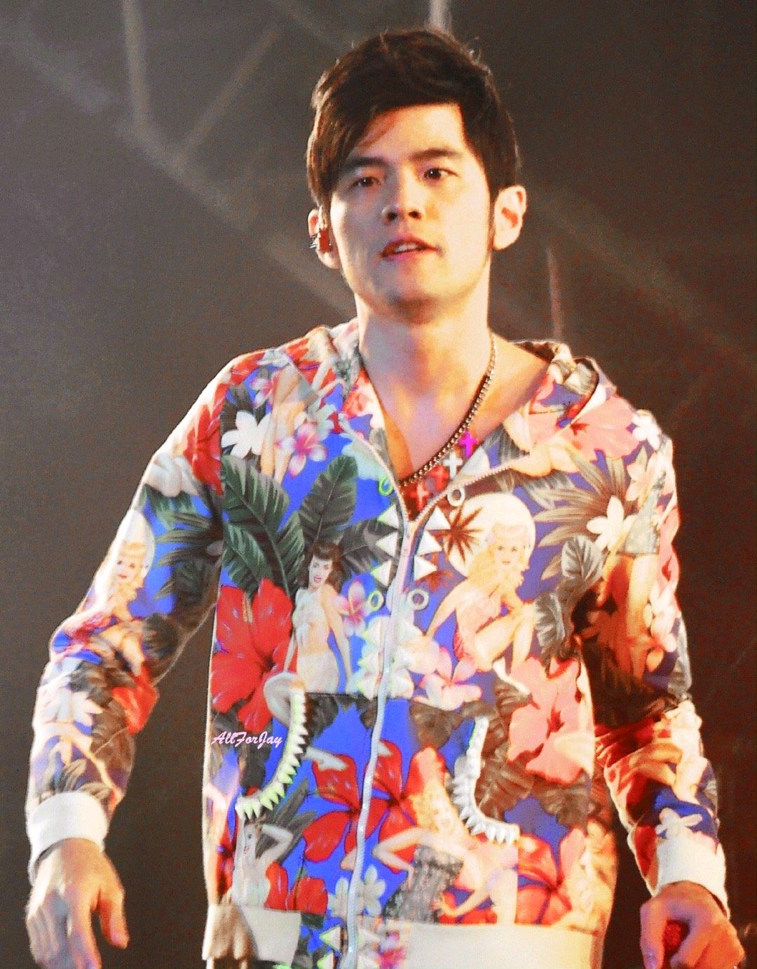 Jay Chou wears a mask and looks too much like Li Ronghao, and does not ...