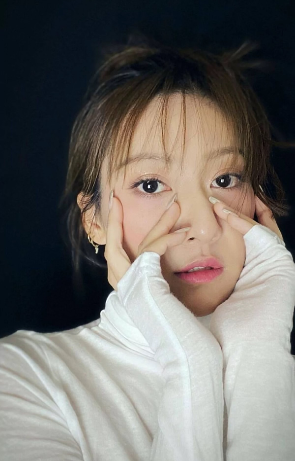 Treasure girl!He confessed in the backlight, full of aura, "old actor ...