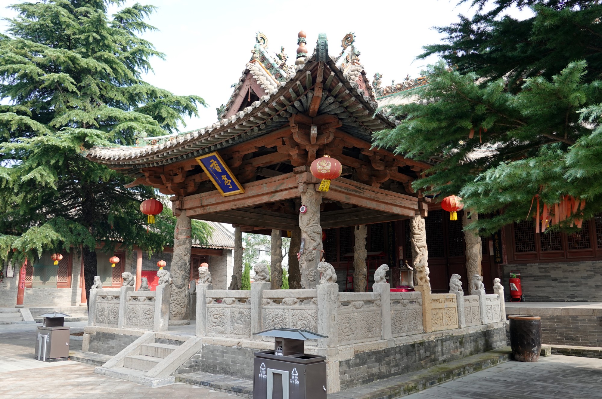 Wanrong has a Feiyun Tower half inserted in the cloud - iNEWS