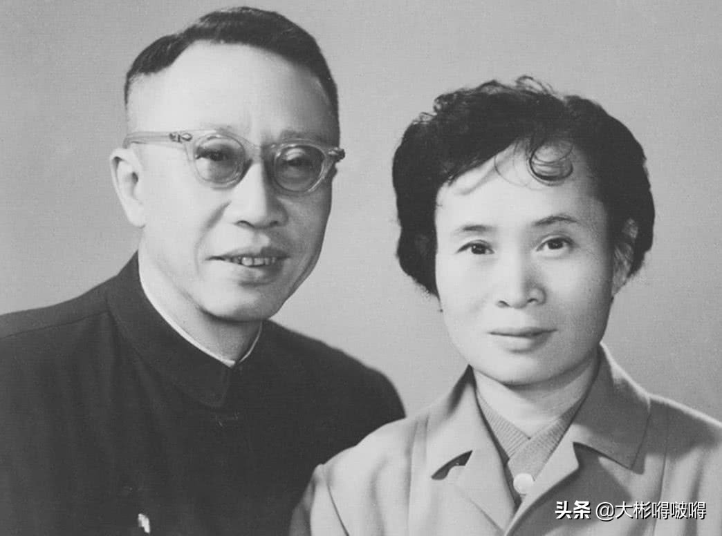 After Pu Yi married Li Shuxian, he never went to bed. Li Shuxian who ...