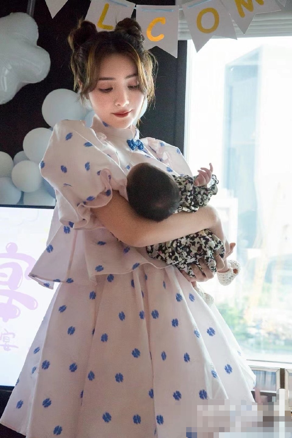 Jiang Chao and his wife celebrated the full moon for their daughter ...