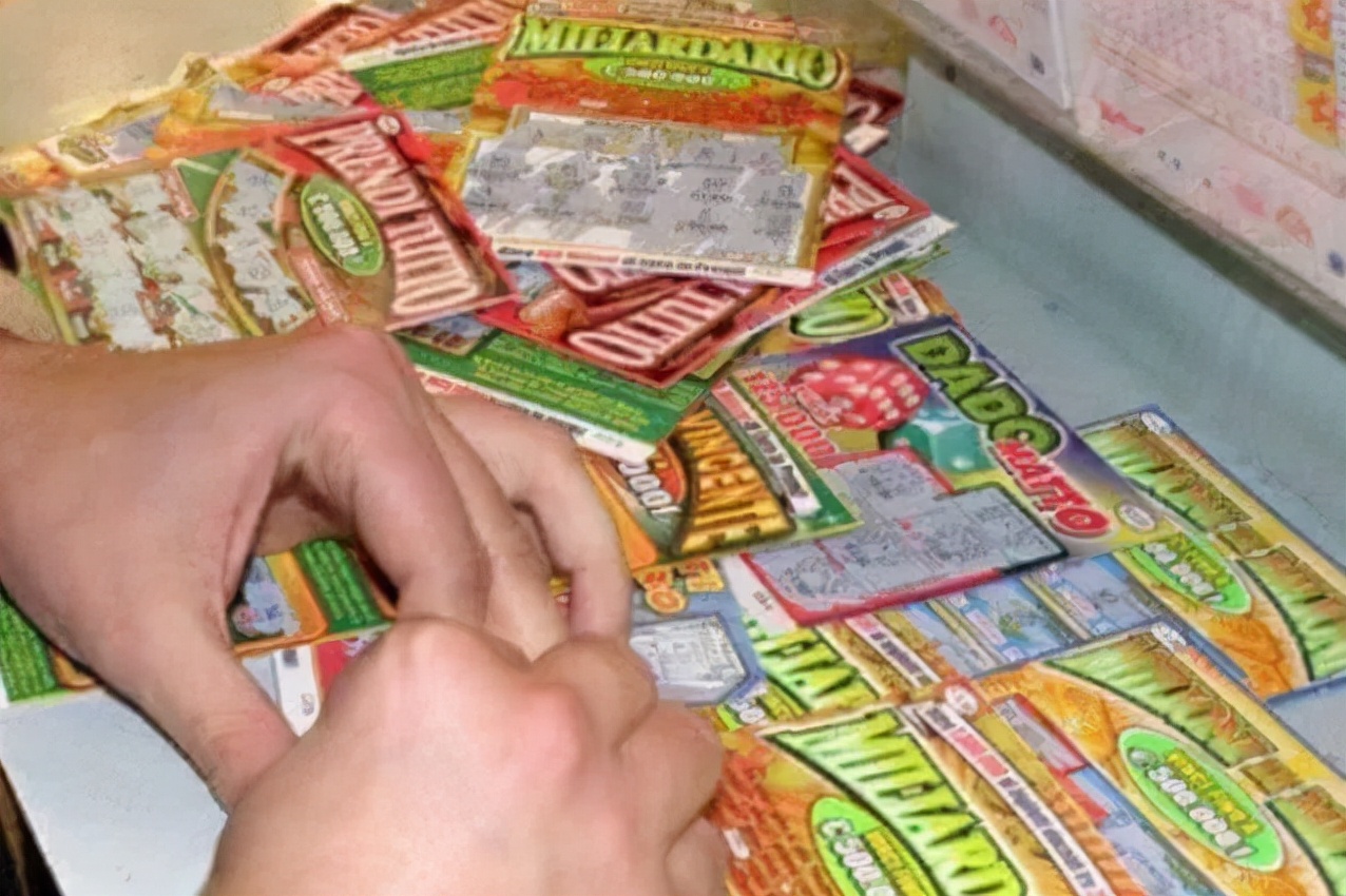 A customer in Italy wins the grand prize of 500,000 Euros with "Scratch ...