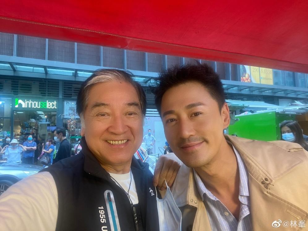 Lin Fengshai and 76-year-old Qin Pei took a group photo, calling each ...