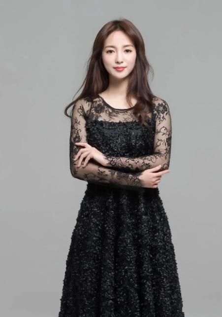 CCTV host: Li Mi - iNEWS