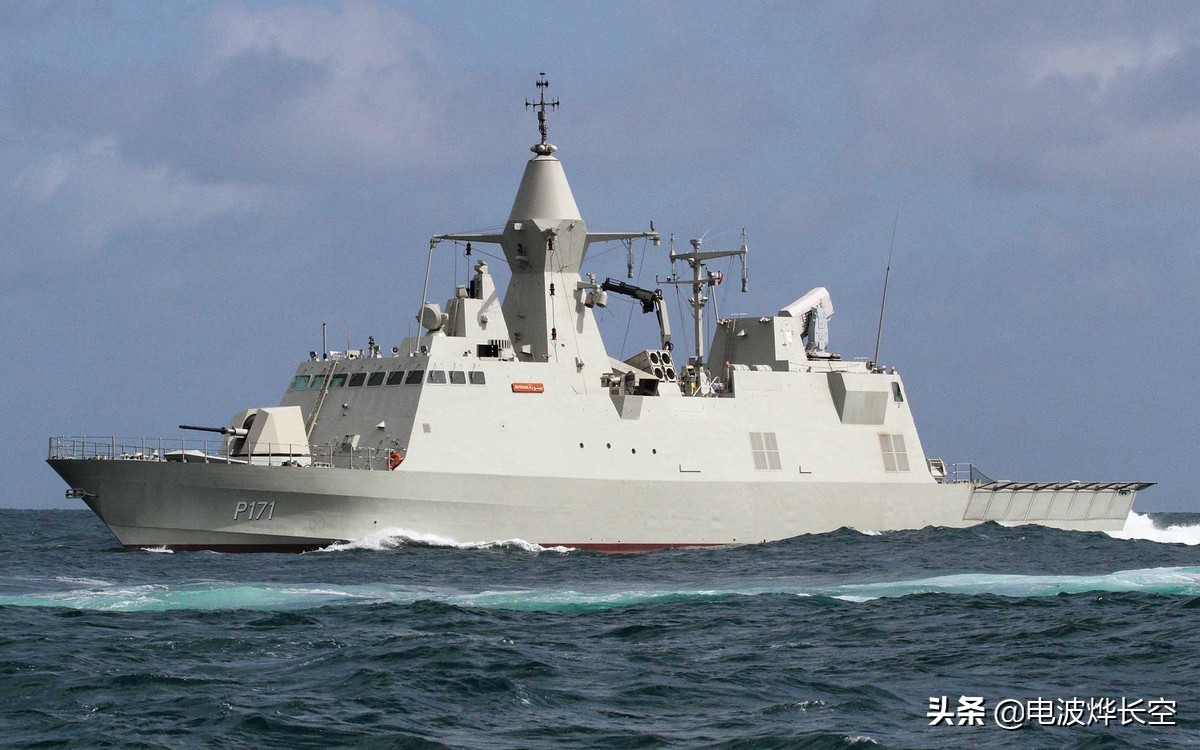 The 900-ton small ship is equipped with a 50-kilometer anti-aircraft ...