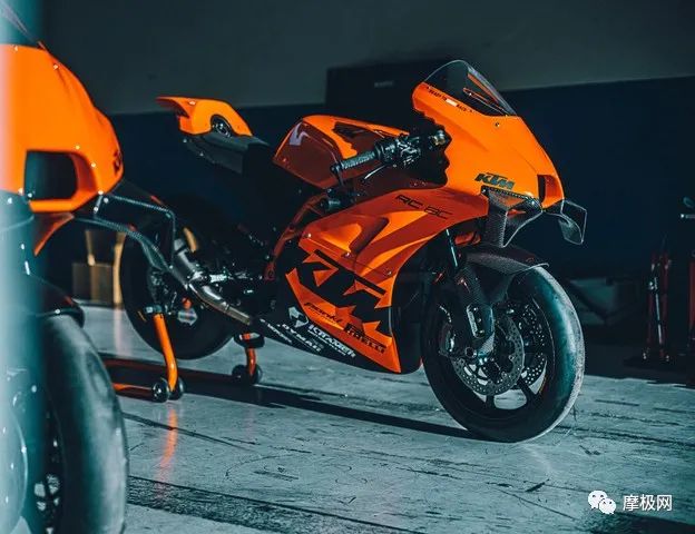 The much-anticipated KTM RC8C debut - iNEWS