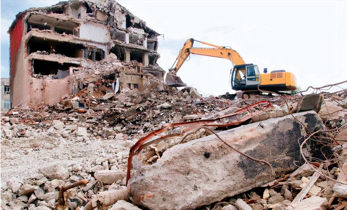 How did the Japanese demolish buildings?Compared with the three methods ...