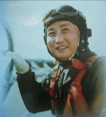 Air combat hero Zhang Jihui was provoked by gangsters at the hotel. The ...