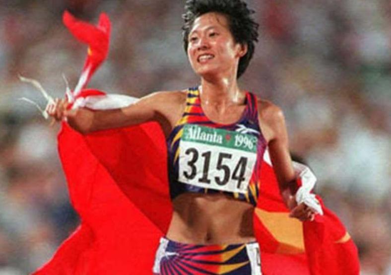 Long-distance running champion Wang Junxia: forced to retire after ...