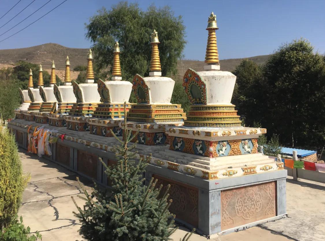 The cultural scholar Professor Tuo Ganqiu visits Kadi Kawa Temple and ...
