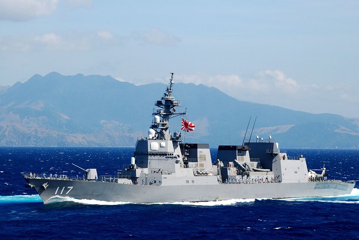 The Type 055 destroyer crosses the Osumi Strait. Why is Japan so ...