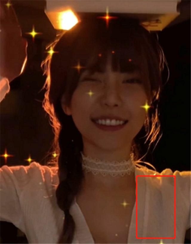 Zhou Shuyi wore a white gauze skirt to shoot the video, the hidden ...