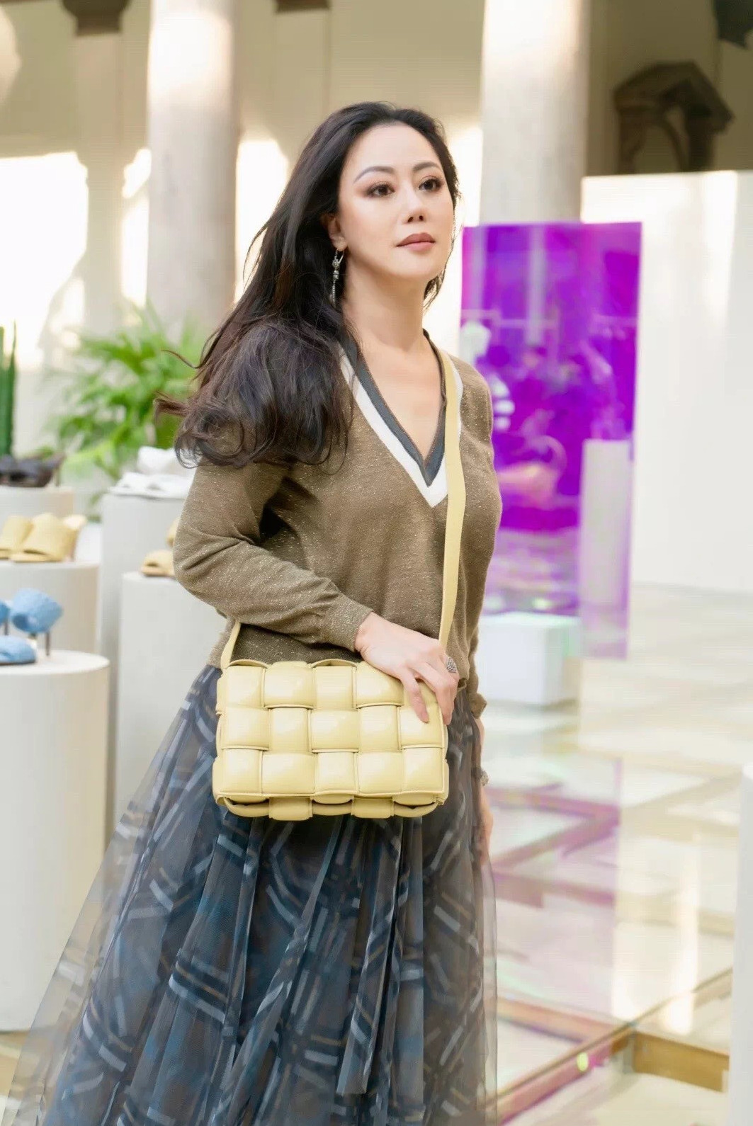 57-year-old Zhang Xiaohui has a very good temperament. He appeared in a ...