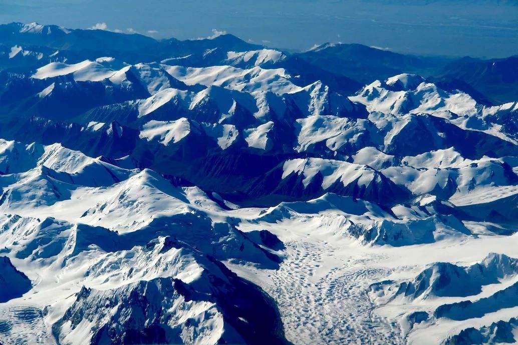 Why is the largest glacier in the Tianshan Mountains distributed in the ...
