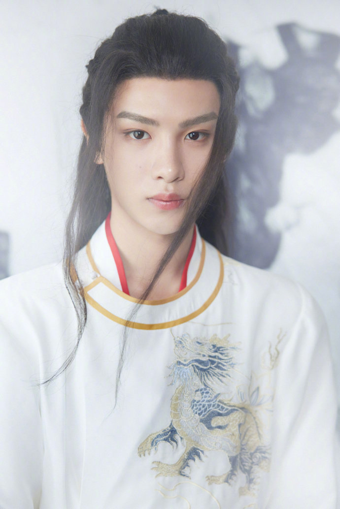 When 30-year-old Xiao Zhan and 19-year-old Huang Minghao wore ancient ...