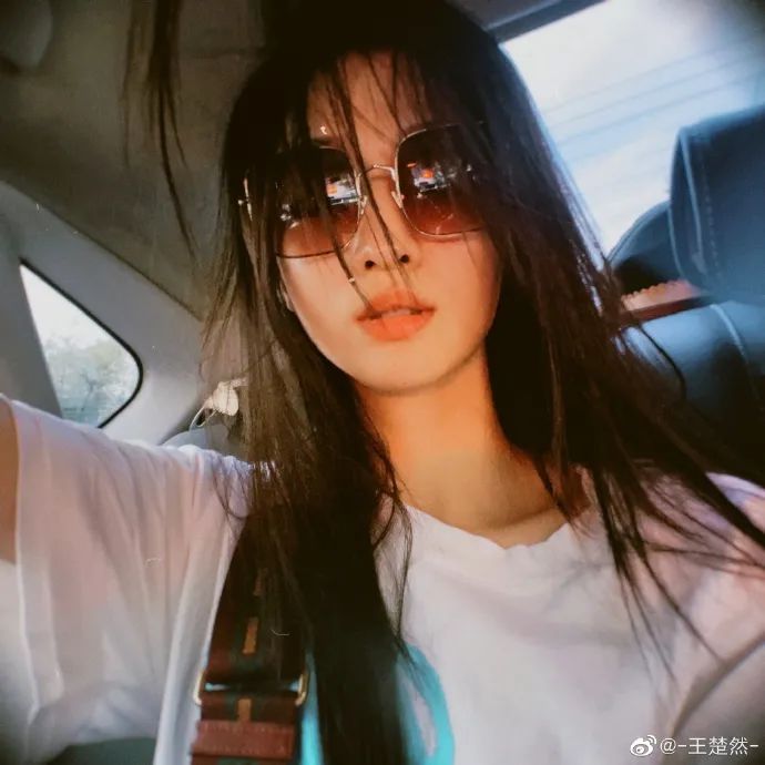 Wang Churan's variety of looks is amazing!Snow-skinned delicate waist ...