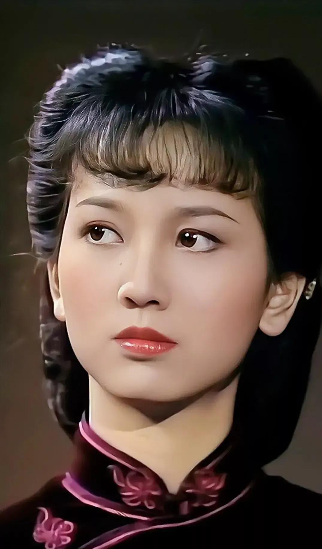 The most beautiful Feng Chengcheng - iNEWS