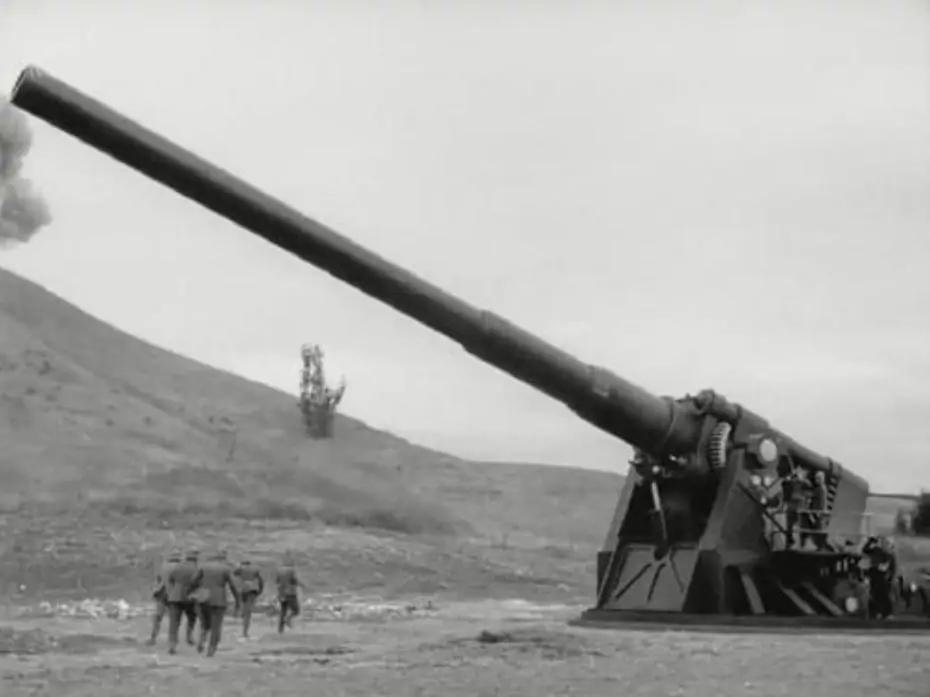 Gustav cannon, six shells can destroy a fortress, and it requires four ...