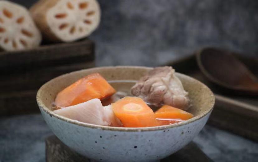 What is the difference between "fan bone" and "tube bone"?It is ...