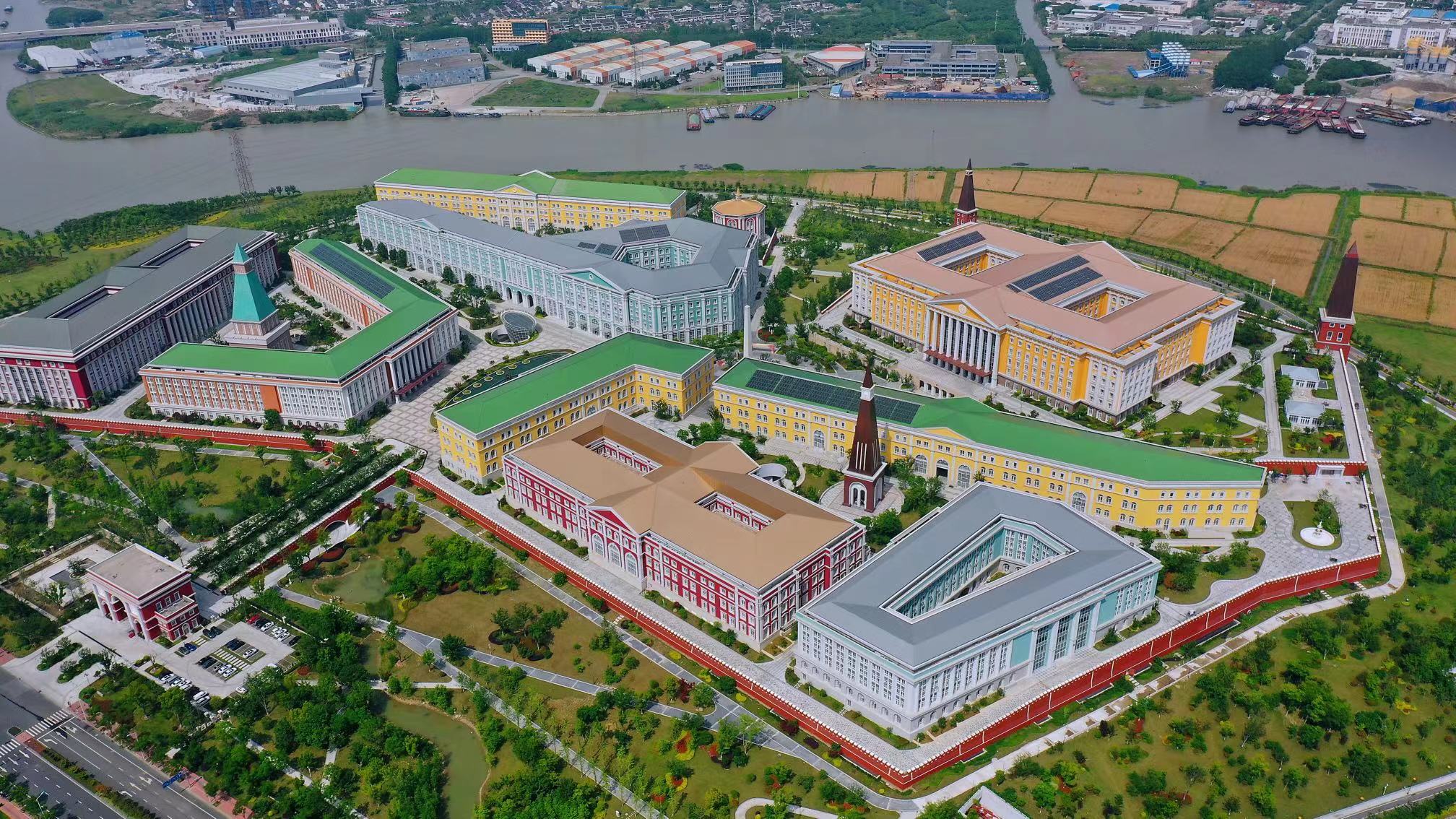 Suzhou Huawei R&D Center, which took 8 years to build, looks like a ...