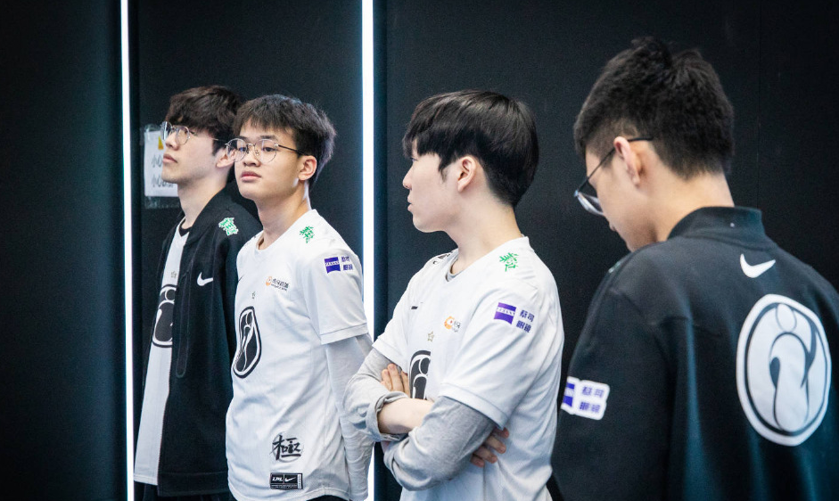 Theshy once again apologized to the fans and revealed his next plan: ready to go back to Korea ...