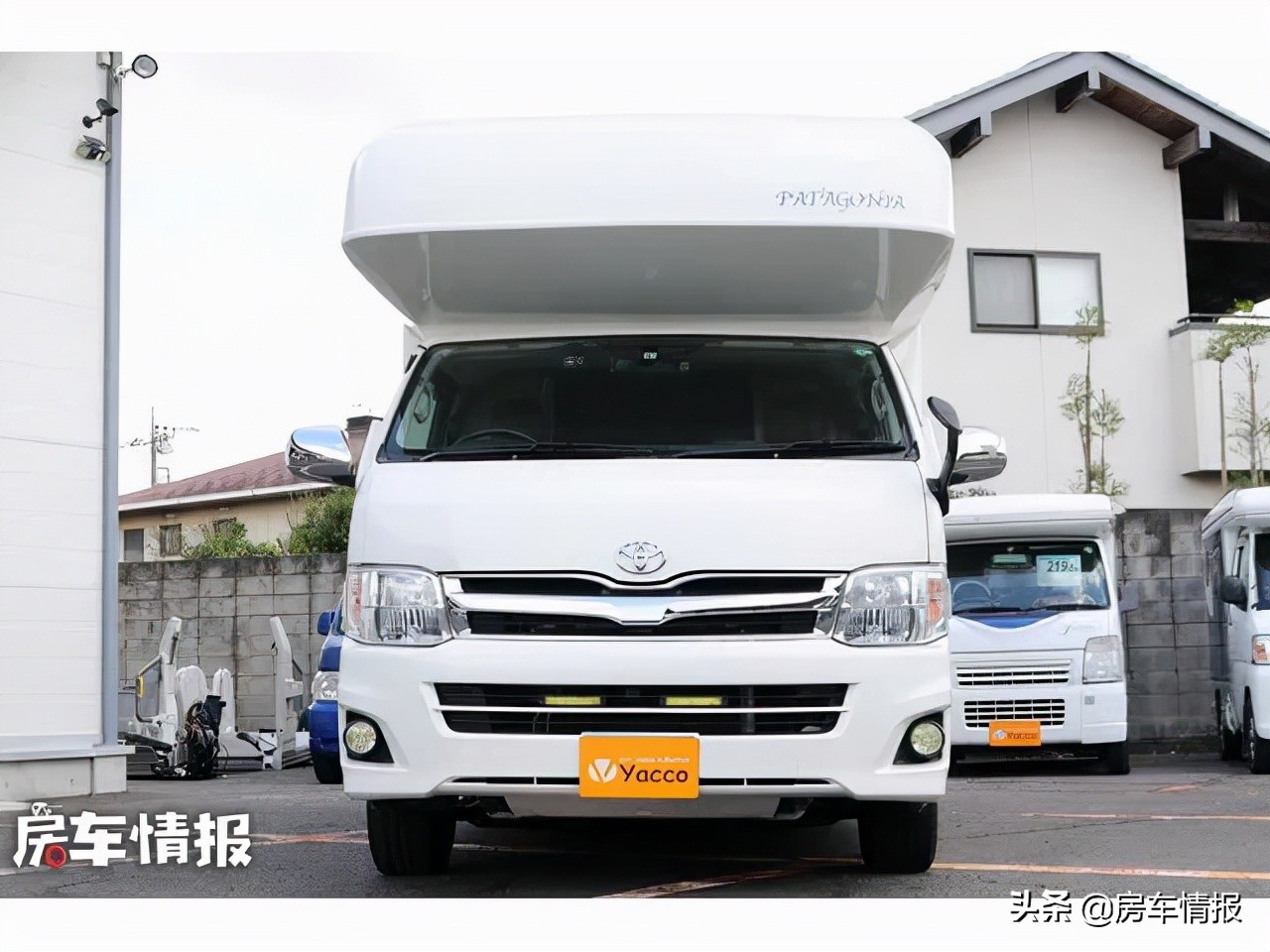 Toyota Hiace four-wheel drive motorhome, equipped with 2.7L power and ...