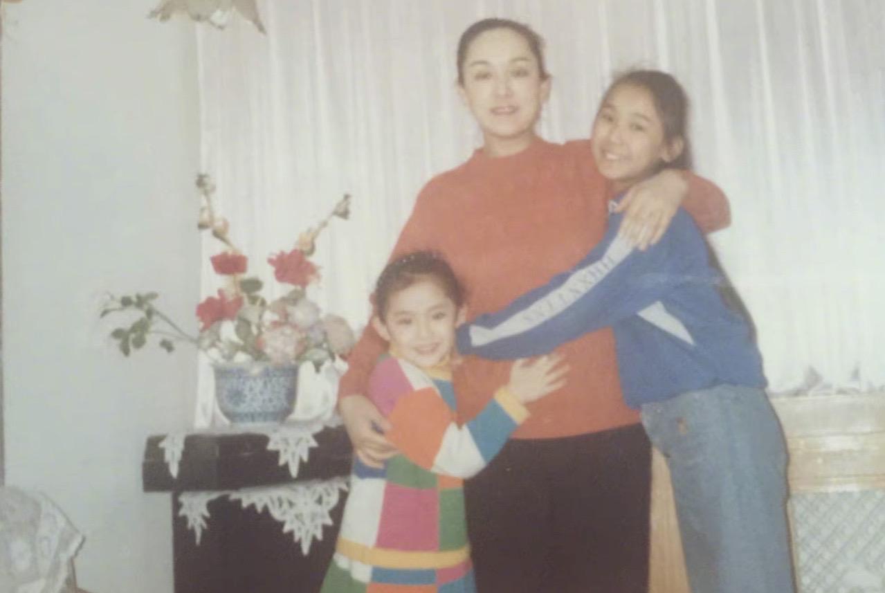 Guli Nazha has six photos, white t-shirt with peaked cap, you can see ...