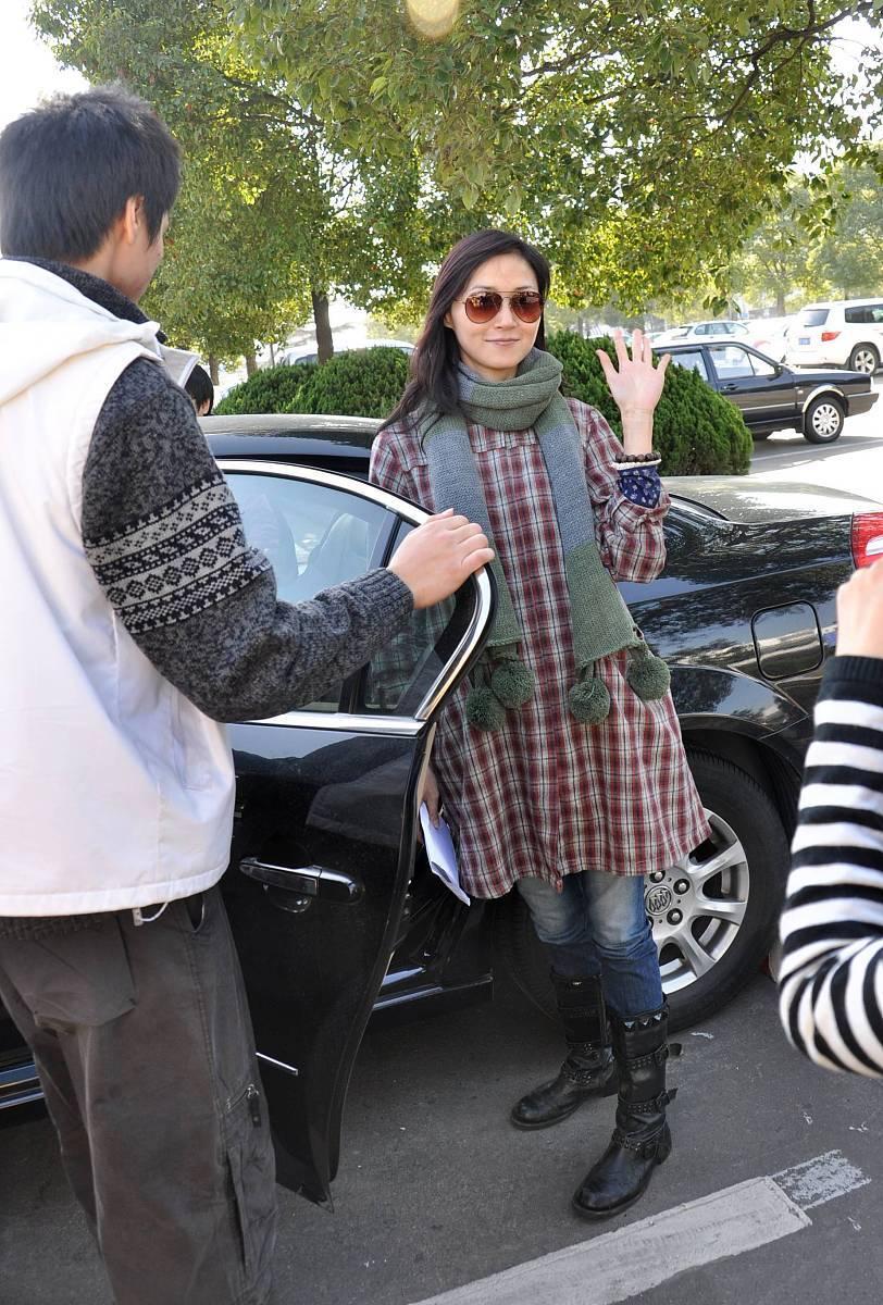 When Wan Qiwen appeared at the airport, the outfit she wore was too old ...