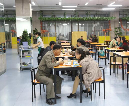 The only international mall in Pyongyang: the customers shopping here ...