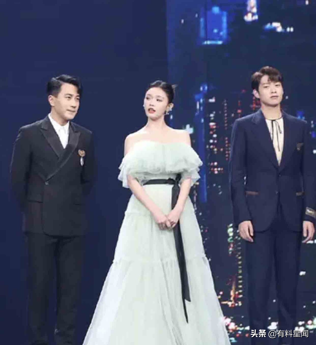 Mid-Autumn Festival Gala in the Greater Bay Area: Hawick Lau and Daxun Wei on the same stage ...