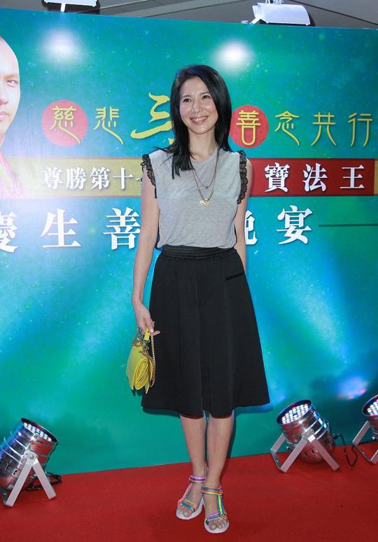 Guan Xiumei is also very elegant when she is old. She looks low-key ...