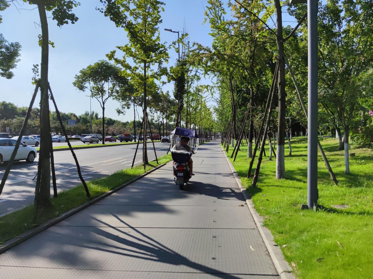 What is the experience of cycling 90 kilometers in Chengdu in a day - iNEWS