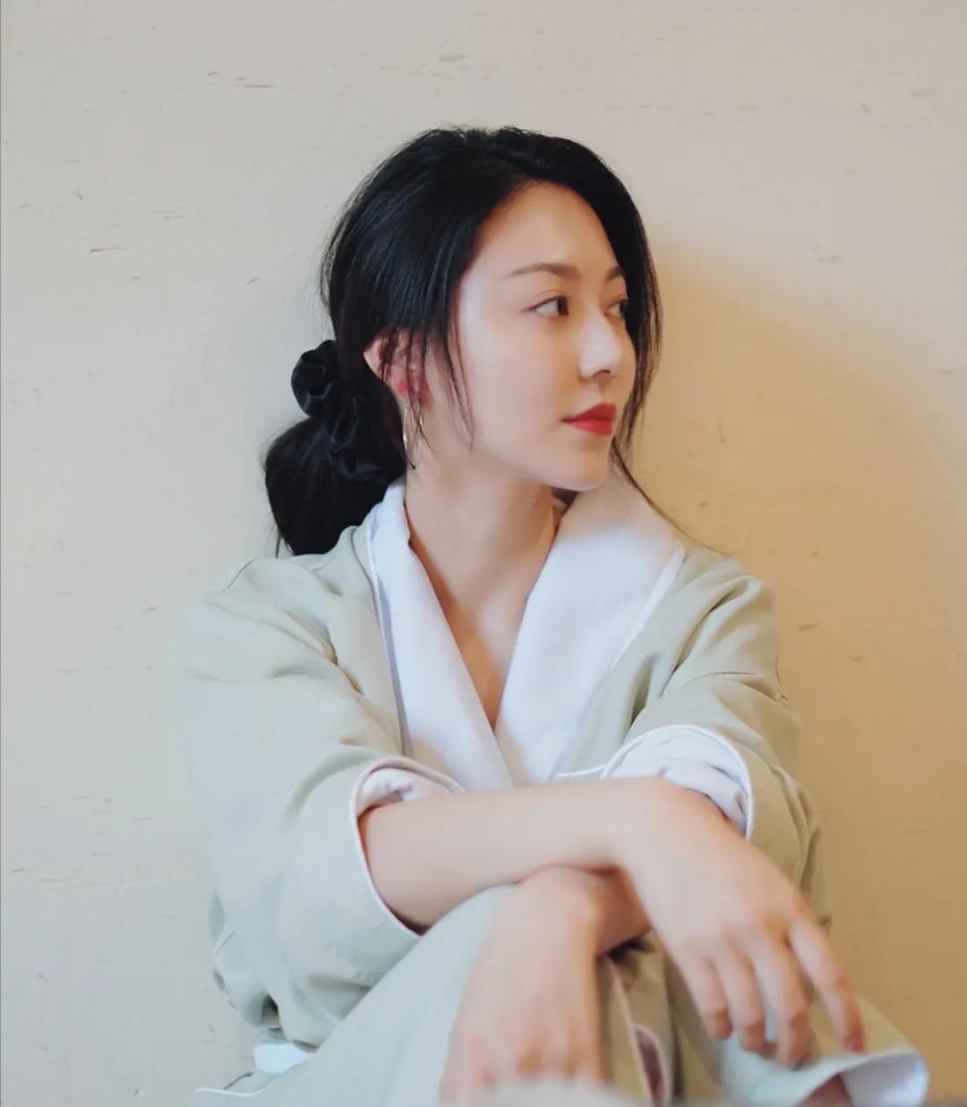 Sichuan beautiful actress Huang Mengying - iNEWS